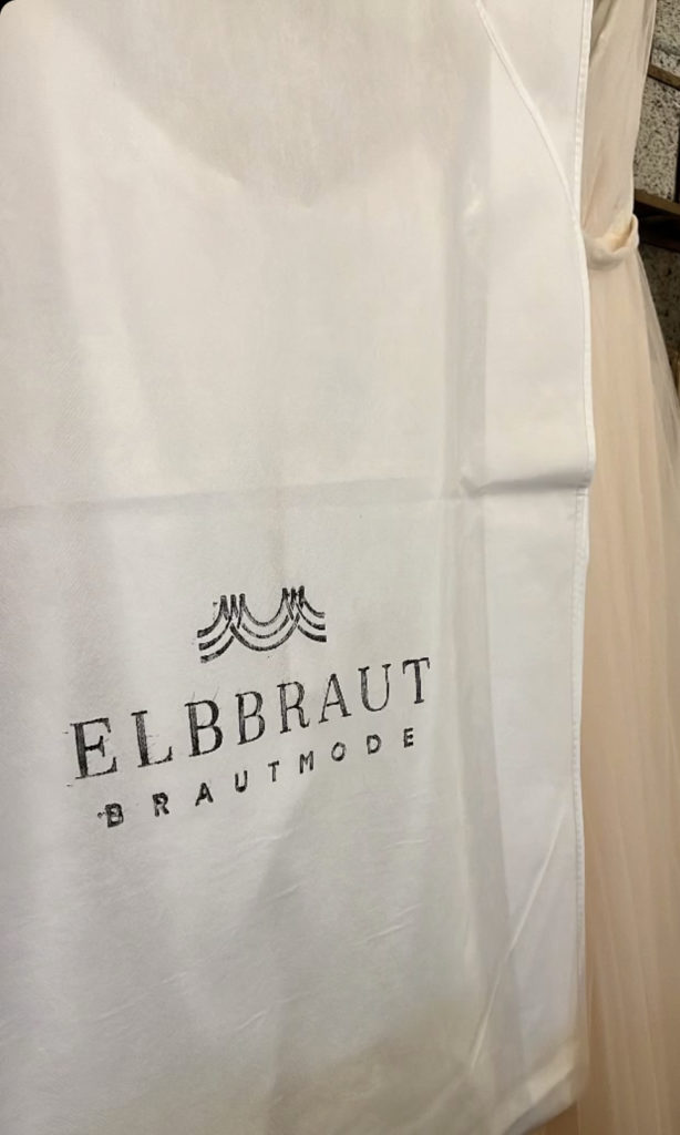 Brautkleid reinigen: Unsere Tipps zum Brautkleid waschen - ELBBRAUT